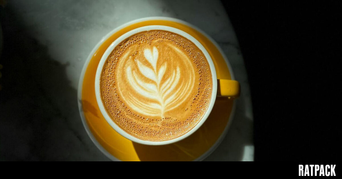 Τι είναι o καφές flat white που γιορτάζει σήμερα το Google; - Ratpack.gr