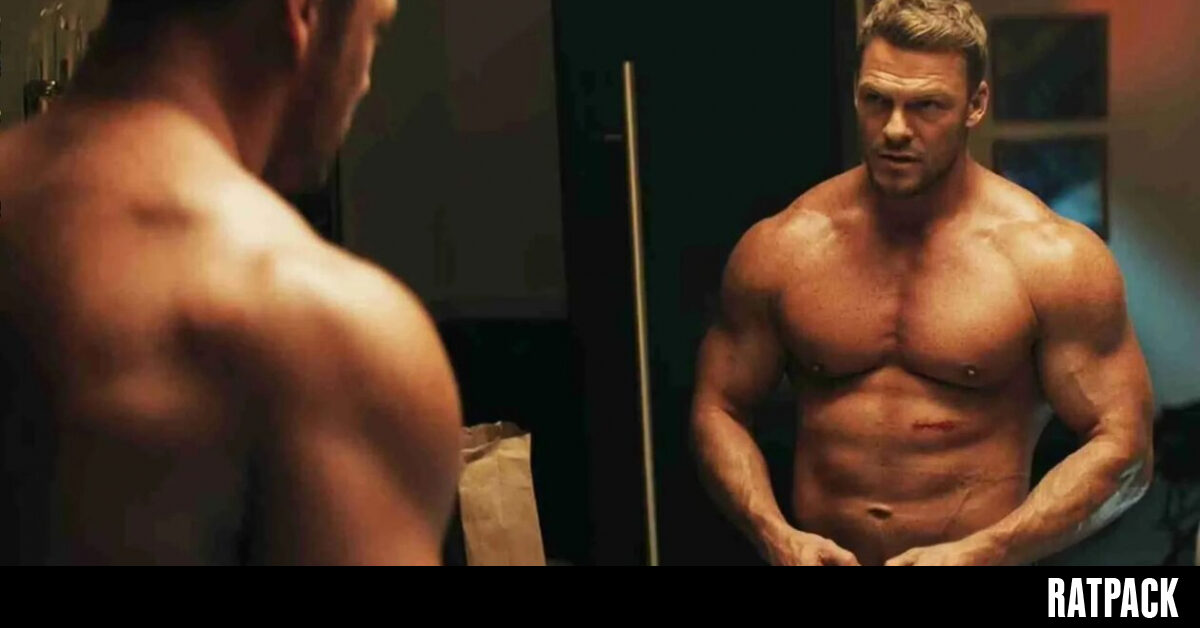 Ας παραδεχτούμε πως ξεκάθαρα ζηλέψαμε το σώμα του Alan Ritchson στο Reacher 3 - Ratpack.gr